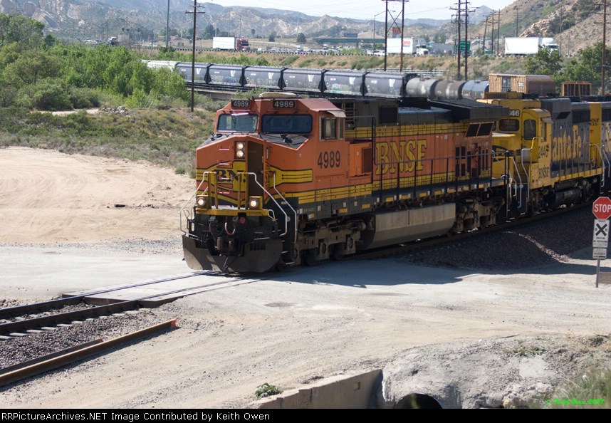 BNSF 4989